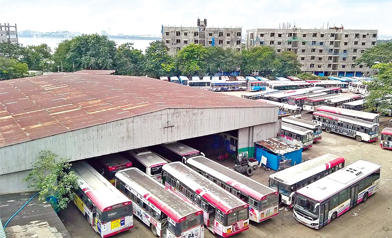 నేటి నుంచి ఆర్టీసీ బంద్‌! | Karnataka State Bus Services to Halt ...
