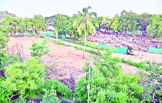 మిగులు భూమి ఎంత? | - | Sakshi