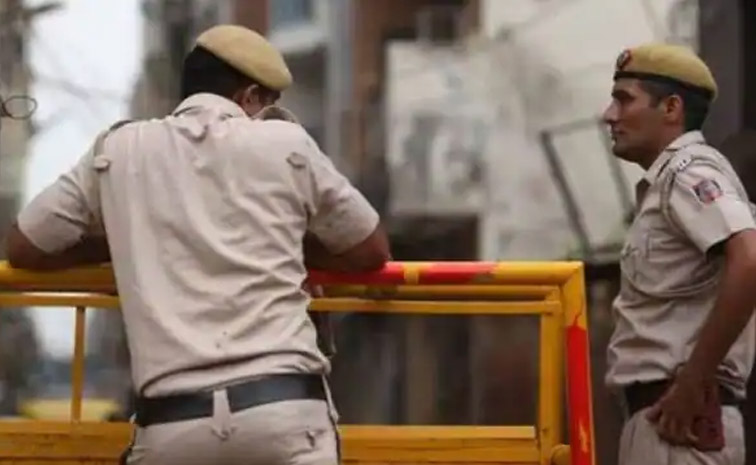 ఐఎస్ఐకి భారత సిమ్ కార్డుల సరఫరా .. నేపాలీ జాతీయుడి అరెస్టు | Nepali Man Arrested in Delhi for ...