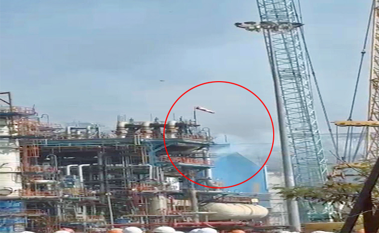 విశాఖ హెచ్‌పీసీఎల్‌లో భారీ పేలుడు! | AP Visakhapatnam HPCL Accident ...