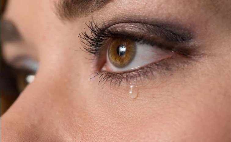 కార్చే కన్నీరు సైతం... క్వాలిటీ కోల్పోతోంది... | Tears and Eye Health ...