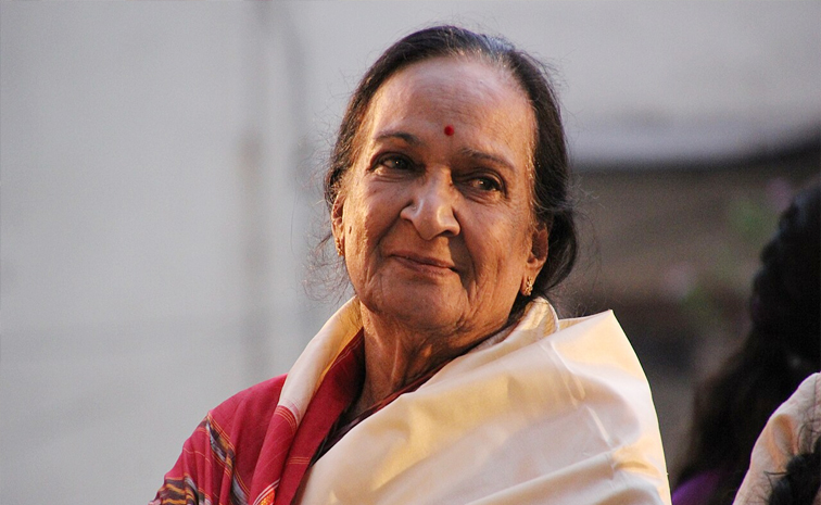 తొలి తెలుగు సింగర్‌ ఇక లేరు | Telugu Cinema’s First Female Singer Raavu ...