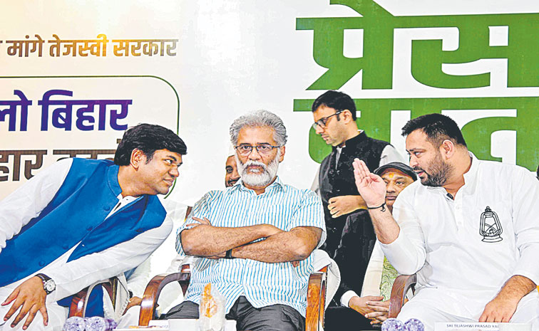 సీఎం అభ్యర్థి తేజస్వీ | Mahagathbandhan names Tejashwi Yadav as chief ...