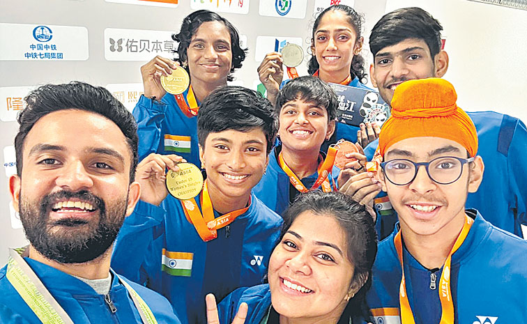 భారత షట్లర్లకు ఐదు పతకాలు | Five medals for Indian shuttlers | Sakshi