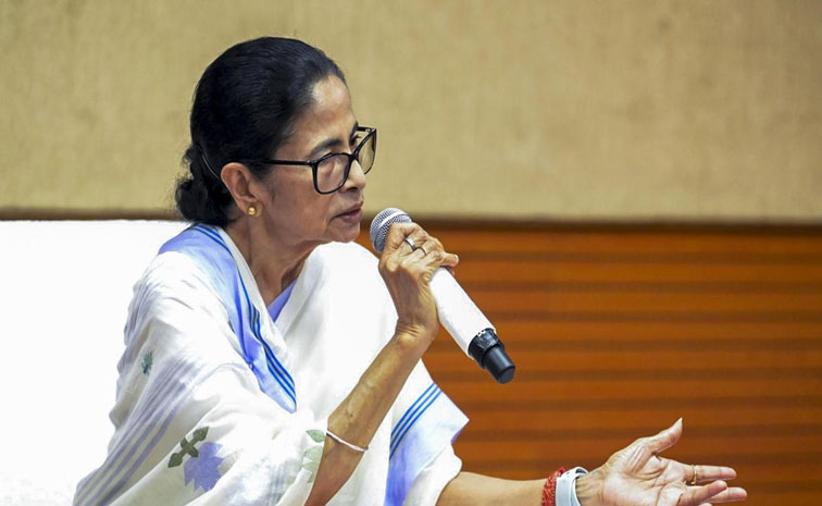 ఈసీ తీరుపై మమతా బెనర్జీ ఆగ్రహం | West Bengal Chief Minister Mamata ...