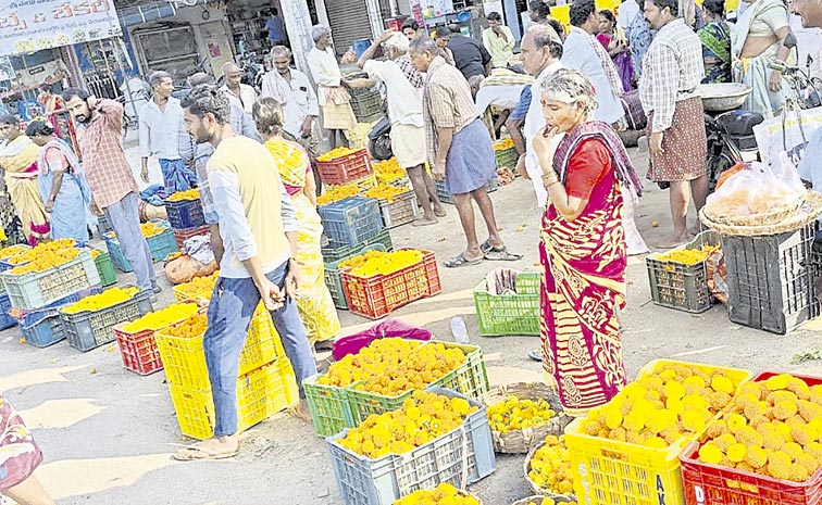 పూల ధర ఢమాల్‌..! | Ball flower price fall | Sakshi
