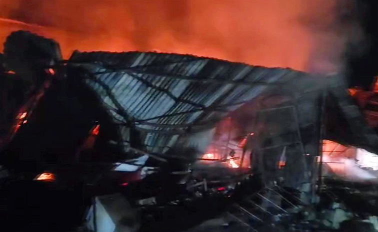 కొండగట్టులో భారీ అగ్నిప్రమాదం.. | Fire Accident In Konda Gatu Jagitial ...