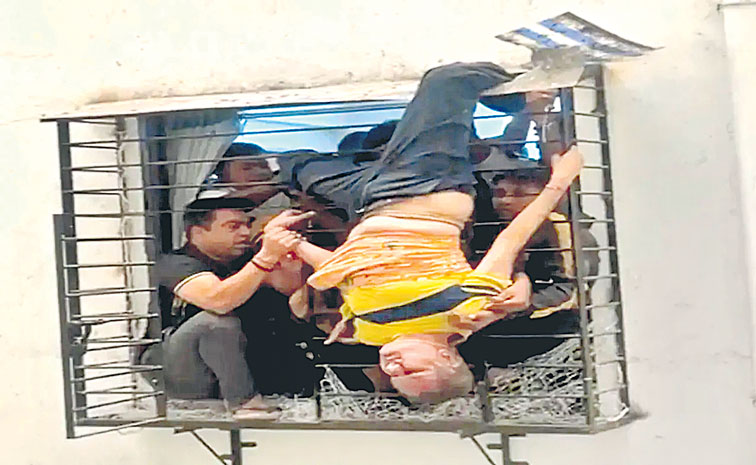 పడిపోయినా ప్రాణాలు ‘పది’లం! | Man Survives Fall From 10th Floor After ...