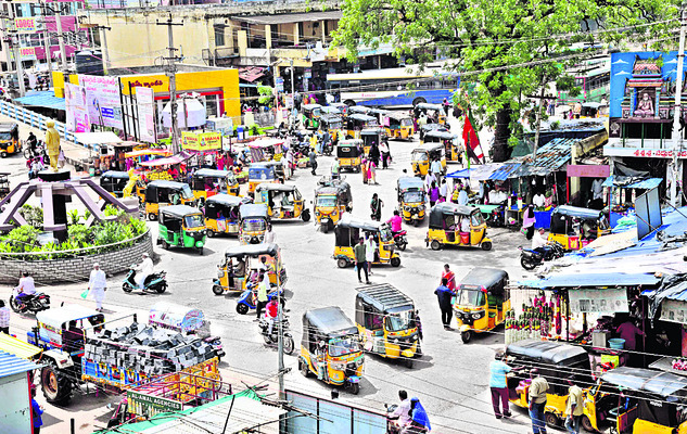 తాగుబోతుల లోకం | - | Sakshi