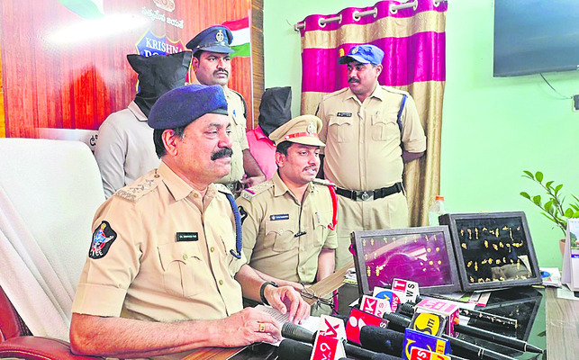 అంతర్రాష్ట్ర దొంగ అరెస్ట్‌ | - | Sakshi