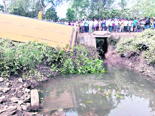 హాహాకారాలు.. ఆర్తనాదాలు | - | Sakshi
