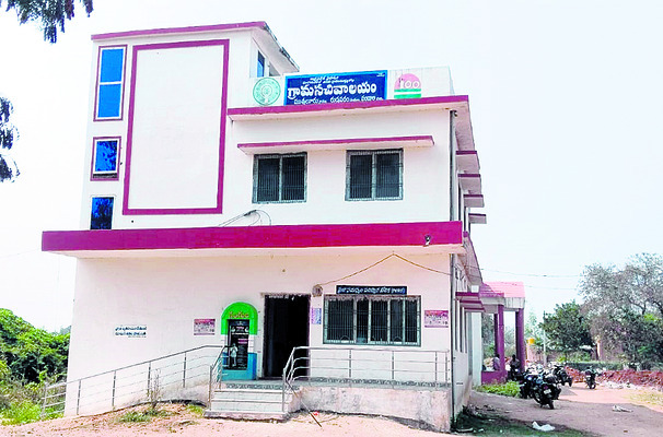 ముత్తలూరుకు మేము వెళ్లం! | - | Sakshi