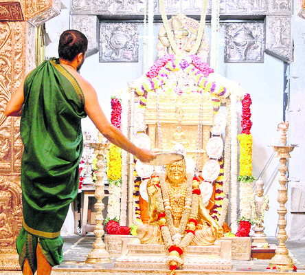 గురురాఘవునికి ప్రత్యేక పూజలు | - | Sakshi