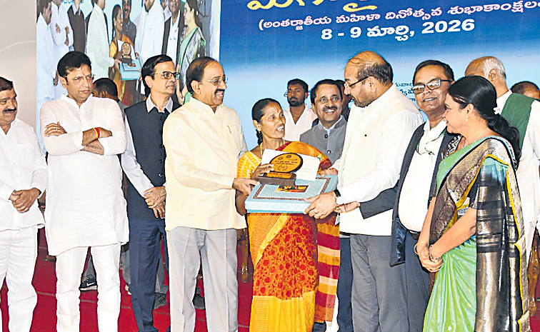 రైతాంగ సంక్షేమమే ప్రభుత్వ ధ్యేయం | Mega Women Farmers Fair begins | Sakshi