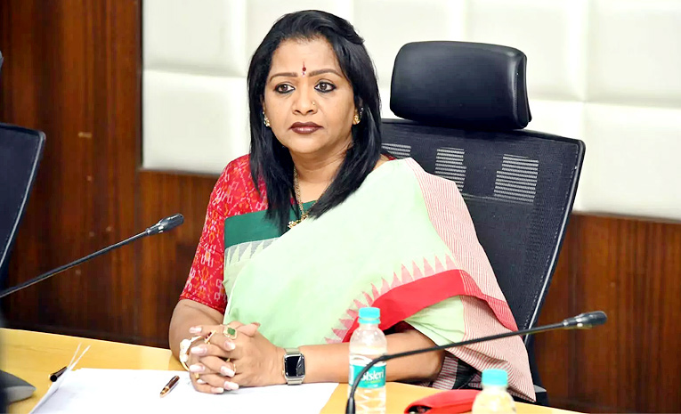 సోదరి అదృశ్యంపై గద్వాల్‌ విజయలక్ష్మి ఫిర్యాదు | missing sister gadwal ...