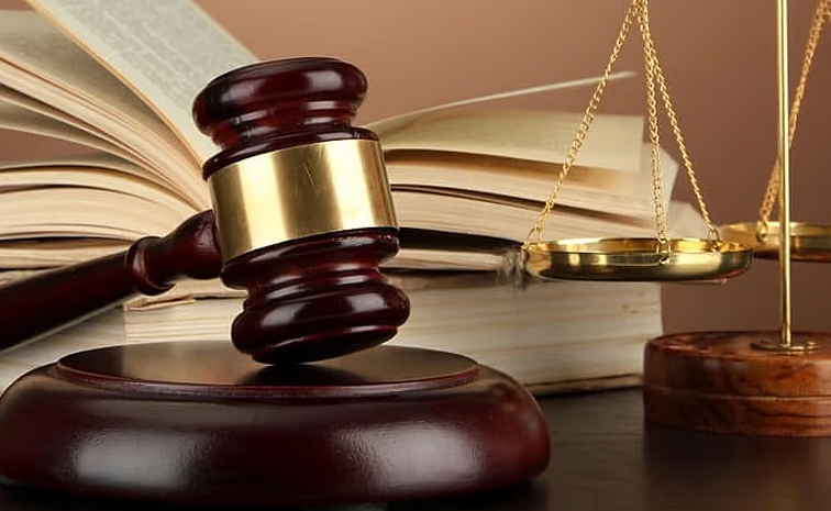 ప్రజా ప్రయోజన వ్యాజ్యంపై నీలినీడలు | SC says PIL has become paisa ...