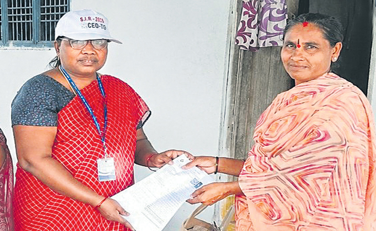 ఎన్యూమరేషన్‌ ఫారం 'లక్ష్యానికి దూరం' | Distribution of enumeration ...