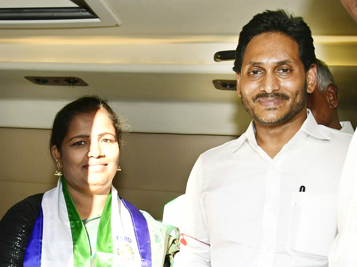 Huge Crowd At AP CM YS Jagan Public Meeting At Kalikiri Photos Gallery ...