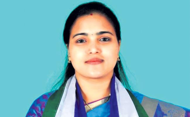 జగనన్న నాయకత్వాన్నే ప్రజలు కోరుకుంటున్నారు | Araku MP Candidate Tanuja ...