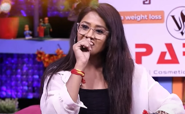 ఎక్కడెక్కడో టచ్ చేశారు.. వస్తావా అంటే తెలియక సరే అన్నాను: కీర్తి భట్ ...
