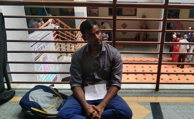 ఓటు కోసం నిరాహార దీక్ష | Deployed for poll duty but name missing from ...