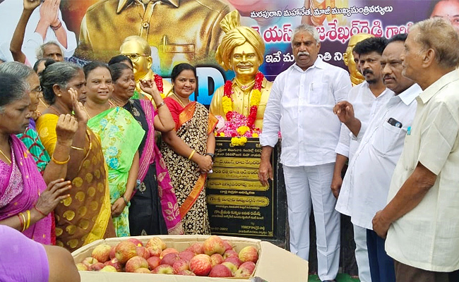 ఏపీ వ్యాప్తంగా వైఎస్సార్‌ వర్థంతి వేడుకలు (ఫొటోలు) | YSR Vardhanthi In ...