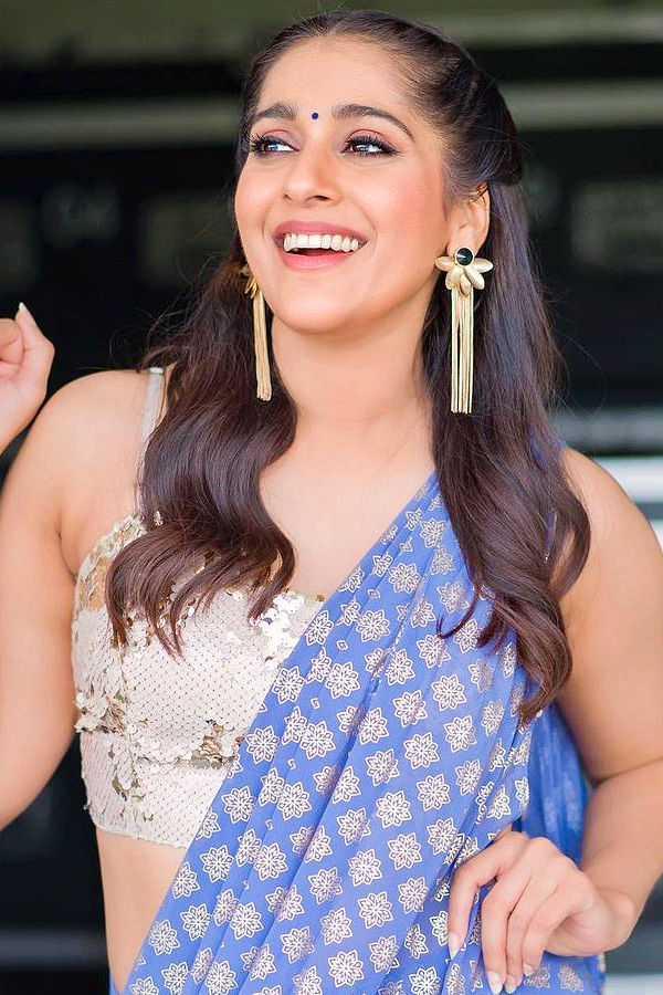Rashmi Gautam HD Photos: అలాంటి వ్యక్తితోనే నా పెళ్లి.. యాంకర్‌ రష్మి ...