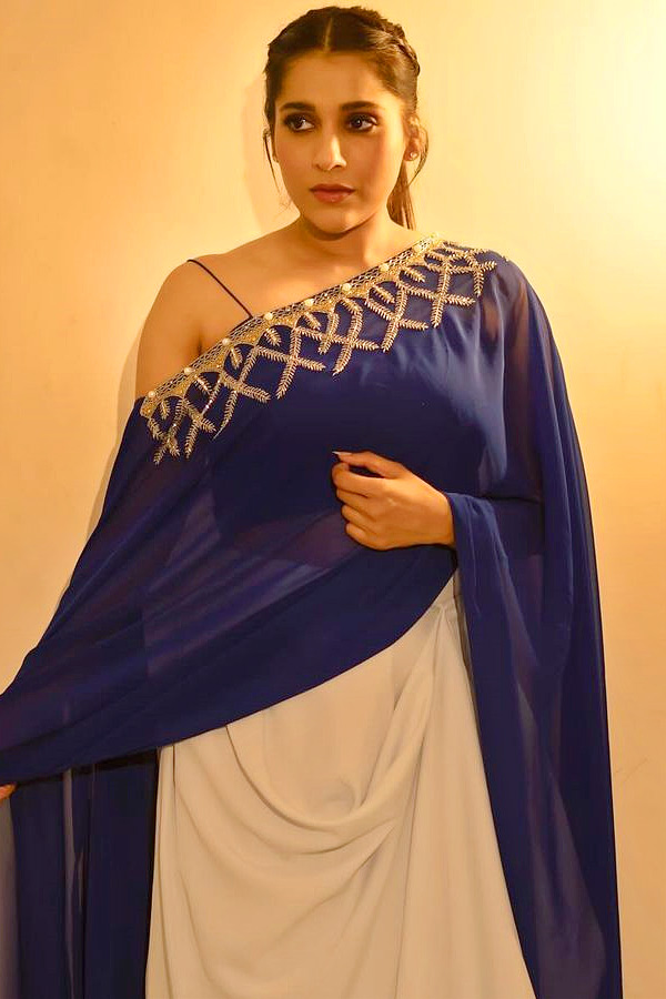 Rashmi Gautam HD Photos: అలాంటి వ్యక్తితోనే నా పెళ్లి.. యాంకర్‌ రష్మి ...