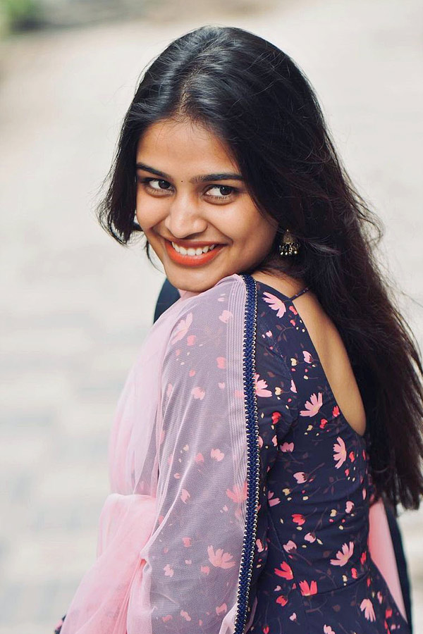 'ఫ్యామిలీ స్టార్‌'లో తళుక్కుమన్న బ్యూటీ.. గుర్తుపట్టారా? (ఫొటోలు ...