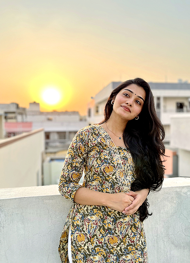 Athira Raj: ‘కృష్ణమ్మ’ మూవీ హీరోయిన్ నటి అథిరా రాజ్‌ (ఫొటోలు) | Actress ...