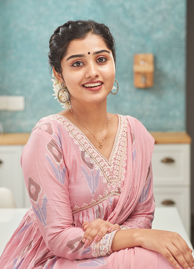 Athira Raj: ‘కృష్ణమ్మ’ మూవీ హీరోయిన్ నటి అథిరా రాజ్‌ (ఫొటోలు) | Actress ...