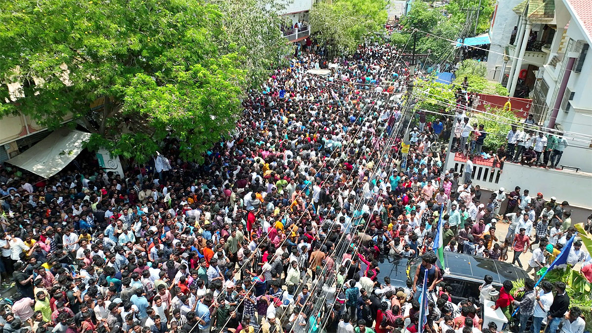 Allu Arjun Nandyala Photos: నంద్యాలలో ఐకాన్ స్టార్ అల్లు అర్జున్ సందడి ...