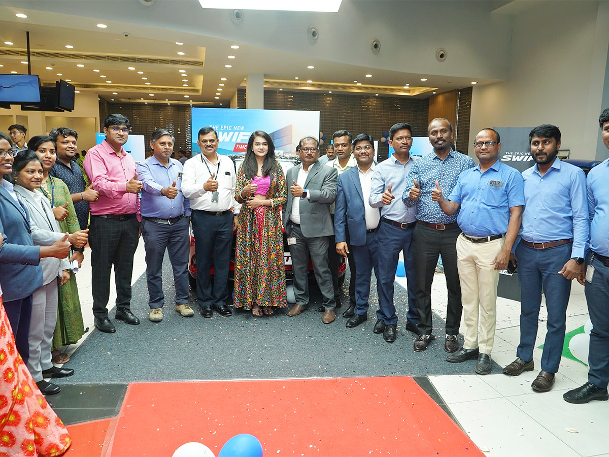 సరికొత్త ది ఎపిక్ న్యూ స్విఫ్ట్ కార్ ను ఆవిష్కరించిన బిగ్ బాస్ ఫేమ్ ...