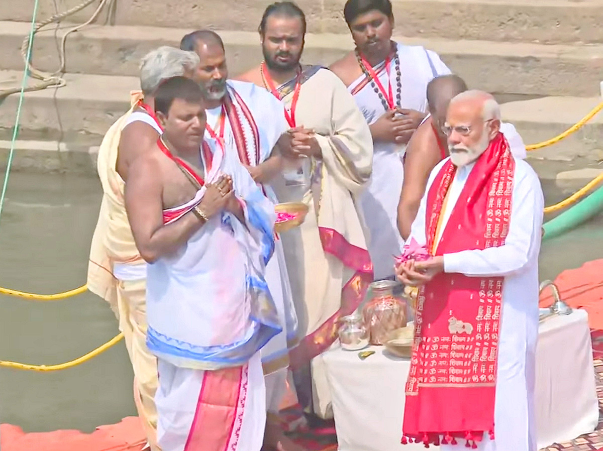 నామినేషన్‌కు ముందు వారణాసిలో పీఎం మోదీ ప్రత్యేక పూజలు.. (ఫొటోలు ...