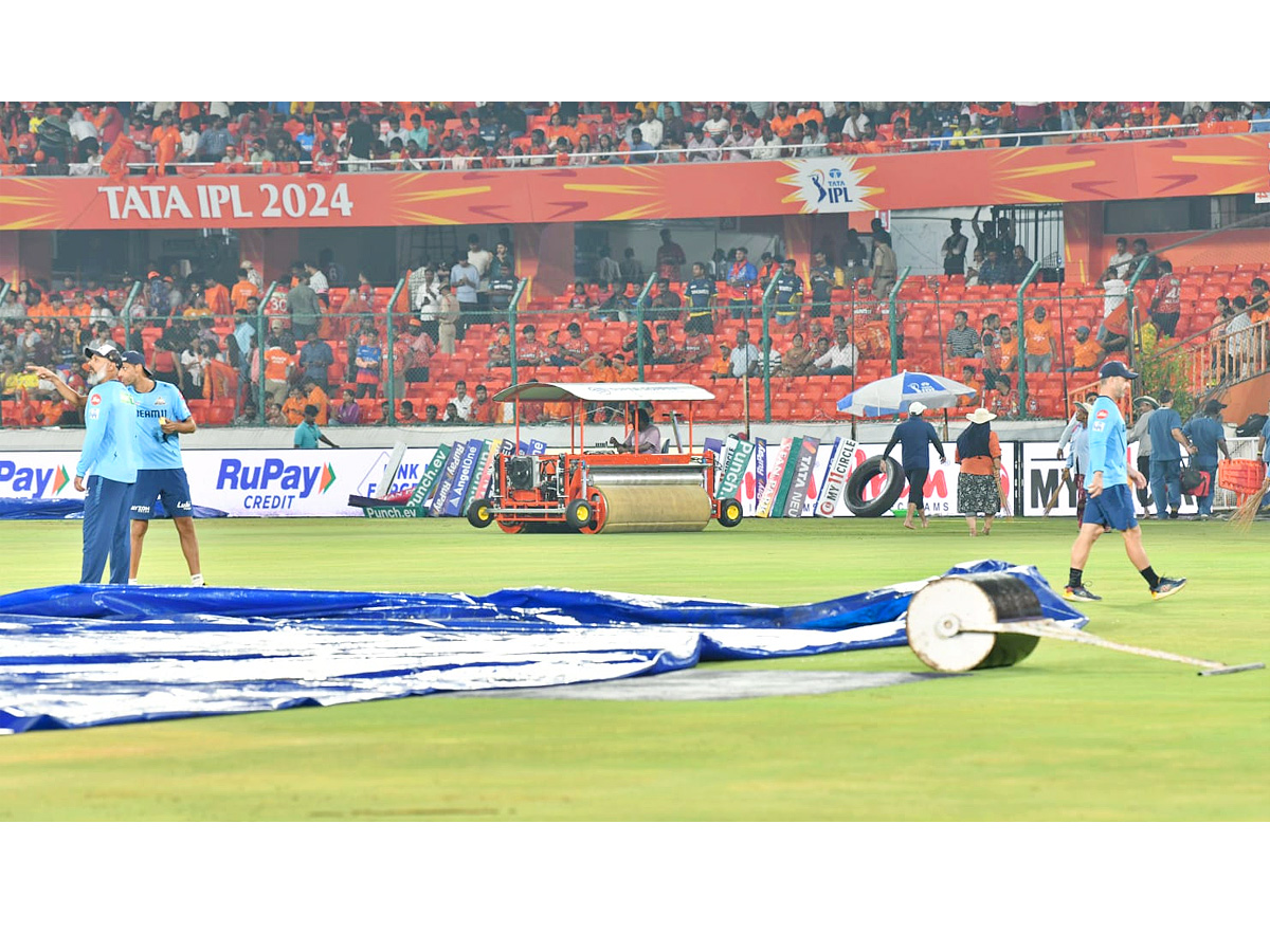ఫ్యాన్స్‌లో నిరాశ నింపిన వర్షం.. తడిసిన ఉప్పల్ స్డేడియం (ఫోటోలు) | Rain ...