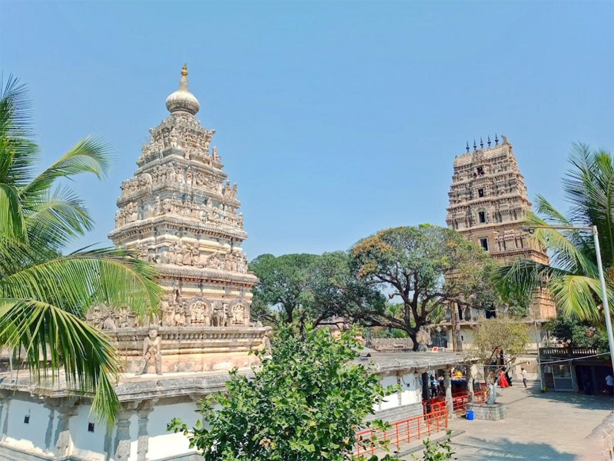 ఏకశిలపై సీతారామలక్ష్మణులు.. సినిమా టెంపుల్‌.. అమ్మపల్లి గుడిని చూశారా ...