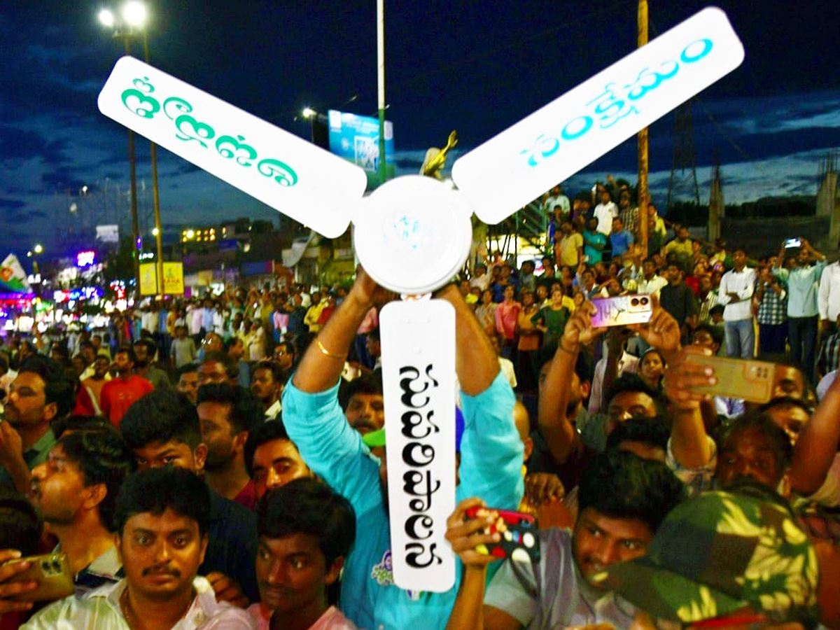 సీఎం జగన్‌ గెలుపు ధీమా.. కింగ్‌ ఆఫ్‌ ఏపీ అంటూ అభిమానం (ఫొటోలు ...