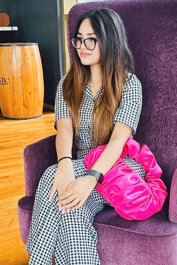 కావ్యా మారన్‌తో ఫొటోలకు ఫోజులు.. ఈ బ్యూటీ గురించి తెలుసా? (ఫొటోలు ...