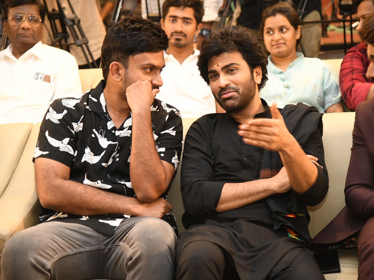 'భజే వాయు వేగం' ప్రీ రిలీజ్‌ వేడుక (ఫొటోలు) | Bhaje Vayu Vegam Movie ...