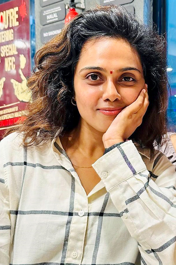 Actress Abhinayashree At Allu Arjun Arya Movie 20 Years Celebrations ...