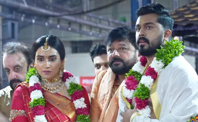 గుడిలో సింపుల్‌గా పెళ్లి చేసుకున్న న‌టుడి కూతురు (ఫోటోలు) | Actor ...