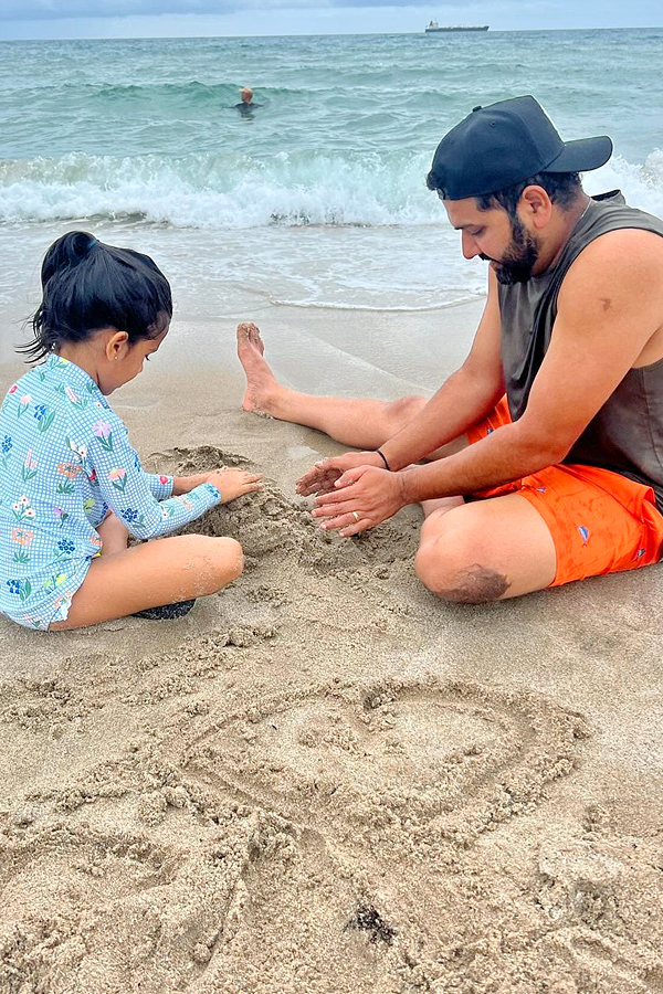 USA: కూతురితో కలిసి ఇసుక గూళ్లు కట్టిన రోహిత్‌ శర్మ (ఫొటోలు) | Rohit ...
