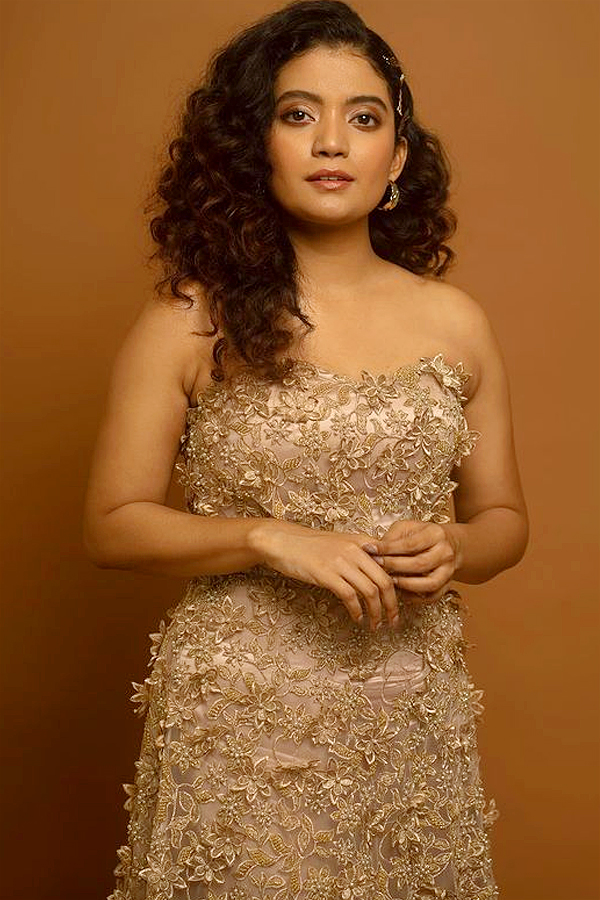 Anna Ben: కల్కి బ్యూటీ టాప్‌ లుక్స్‌.. ఓసారి చూసేయండి (ఫోటోలు) | Kalki ...