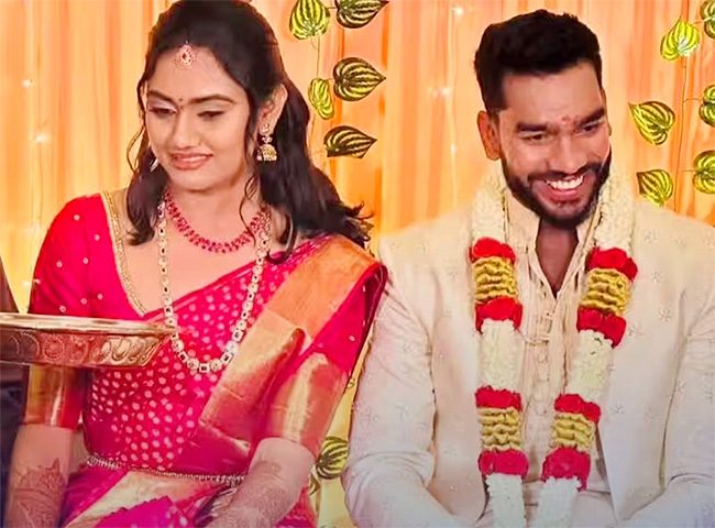 పెళ్లి పీటలెక్కిన టీమిండియా క్రికెటర్‌.. (ఫొటోలు) Venkatesh Iyer gets ...