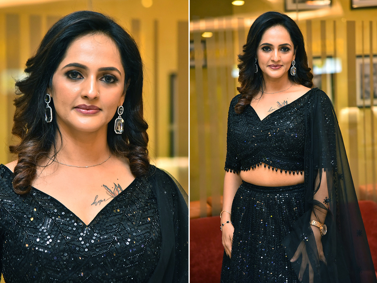 బ్లాక్‌ డ్రస్‌లో మెరిసిపోతున్న (జగతి మేడమ్) జ్యోతి రాయ్ (ఫొటోలు ...