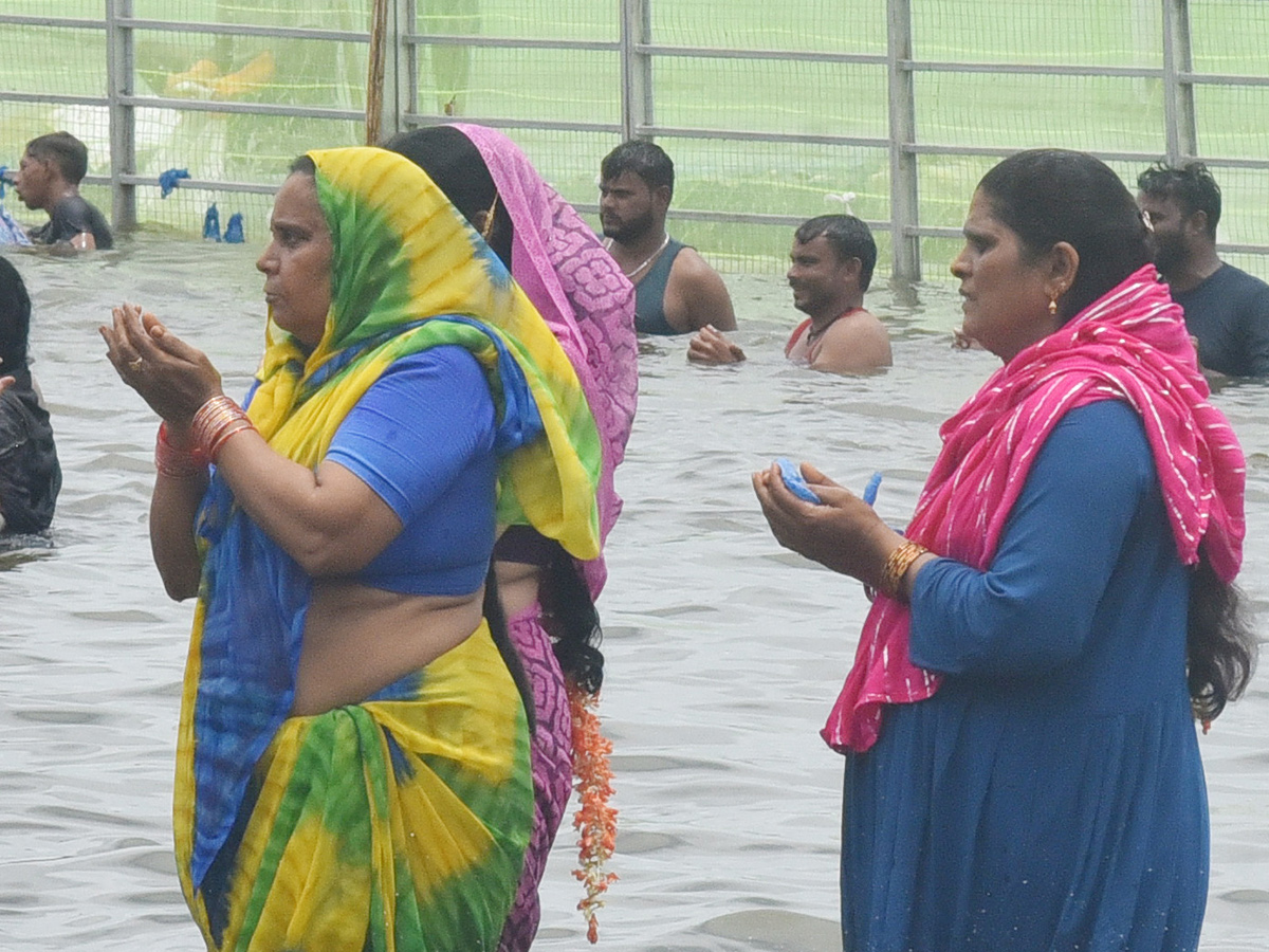 నెల్లూరు : బారాషహీద్ దర్గా వద్ద రొట్టెల పండుగ భక్తుల సందడి (ఫొటోలు ...