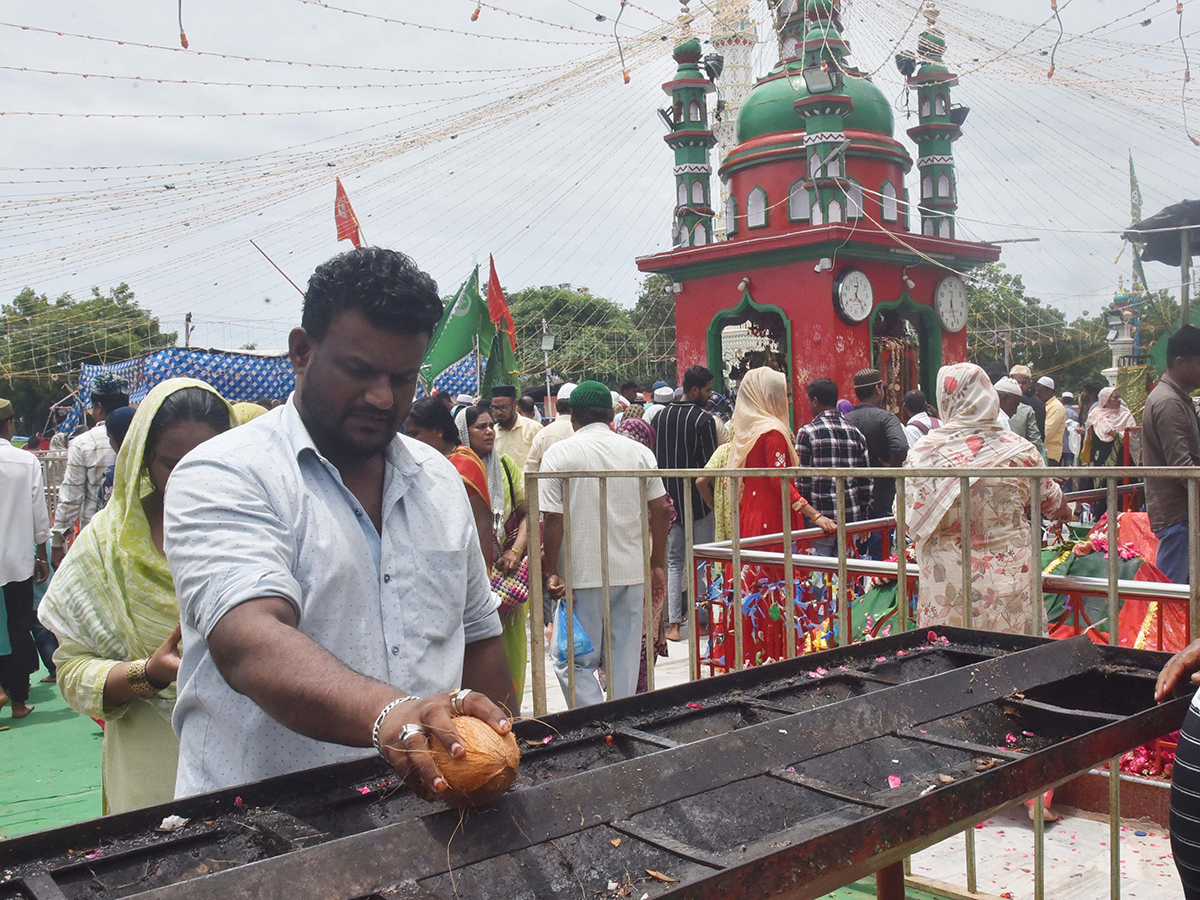 నెల్లూరు : బారాషహీద్ దర్గా వద్ద రొట్టెల పండుగ భక్తుల సందడి (ఫొటోలు ...