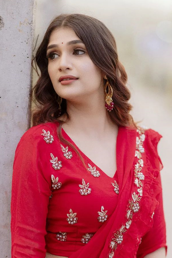 అందంగా చూపిస్తారు.. అందుకే తెలుగు సినిమాలంటే ఇష్టం: హీరోయిన్ హాసినీ ...