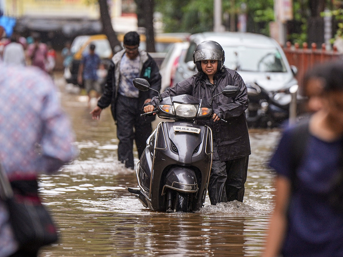 #MumbaiRains : ముంబైను ముంచెత్తన భారీ వర్షాలు (ఫొటోలు) | Heavy Rains ...