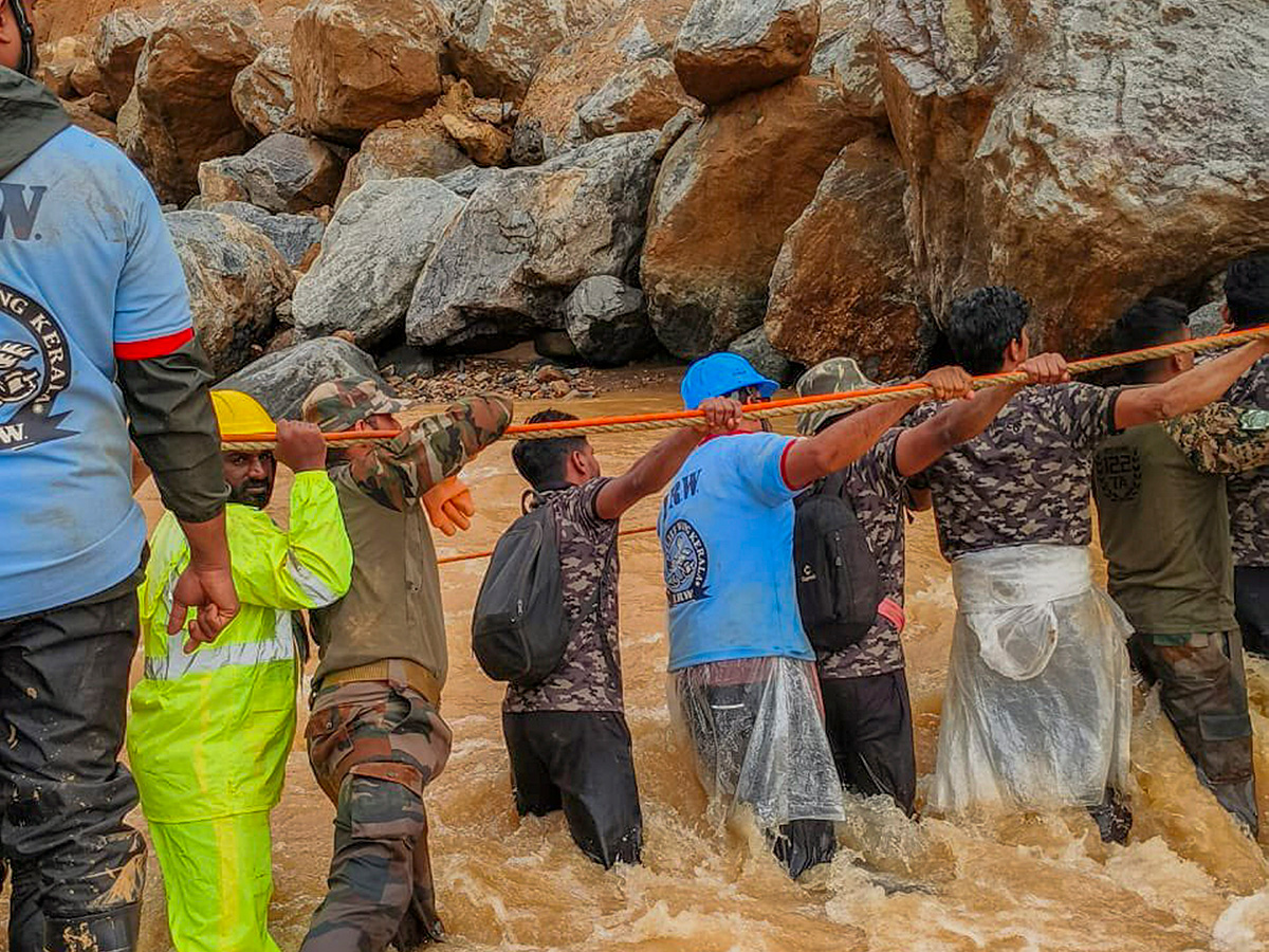 వయనాడ్‌లో వరద బీభత్సం.. కొనసాగుతున్న సహాయక చర్యలు (ఫొటోలు) | wayanad ...